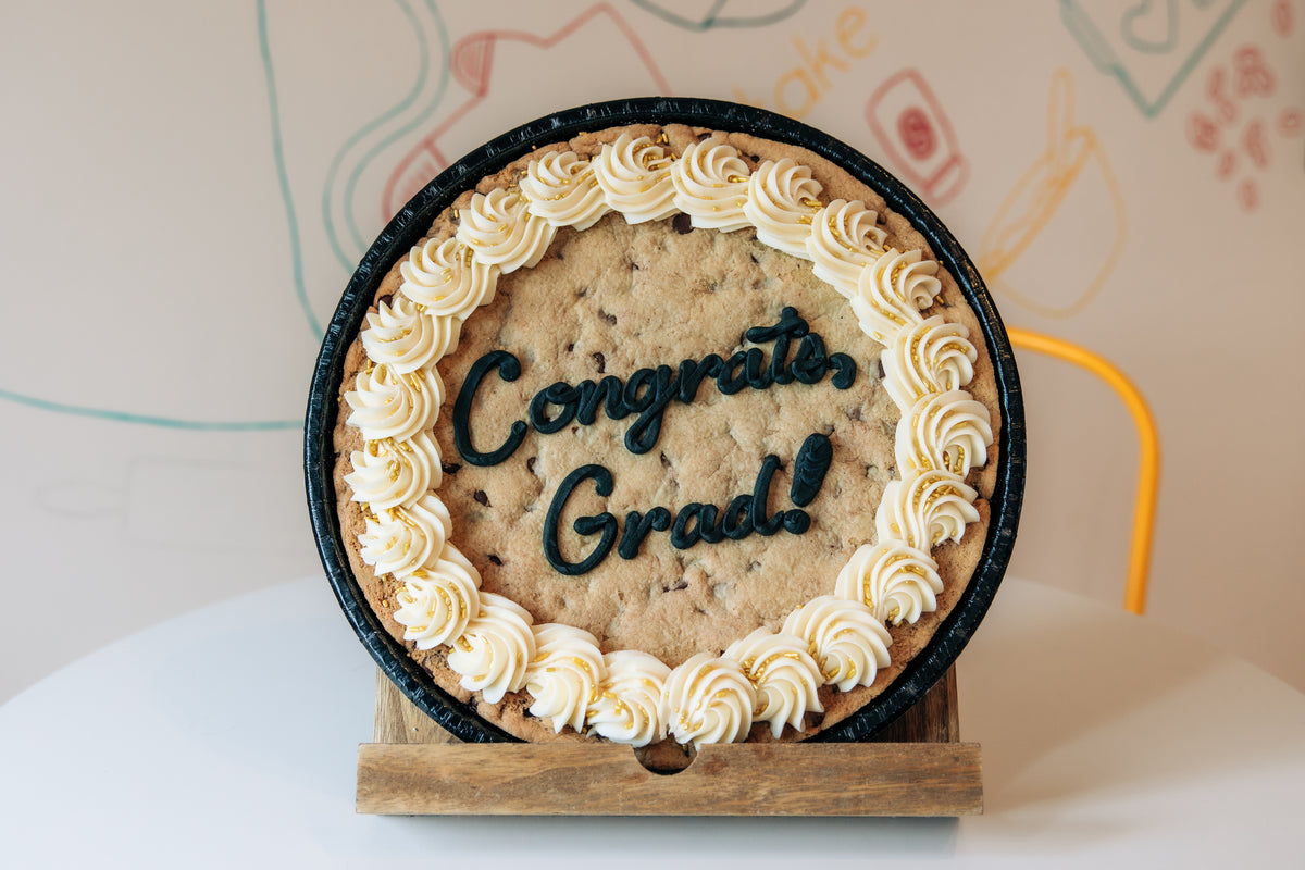 Congrats Grad Cookie Cake – That's So Sweet!